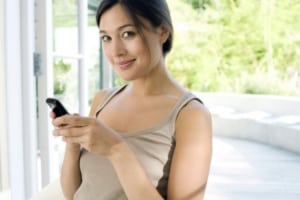 How to Text a Guy to Keep Him Interested (Steal These 17+ Examples!)